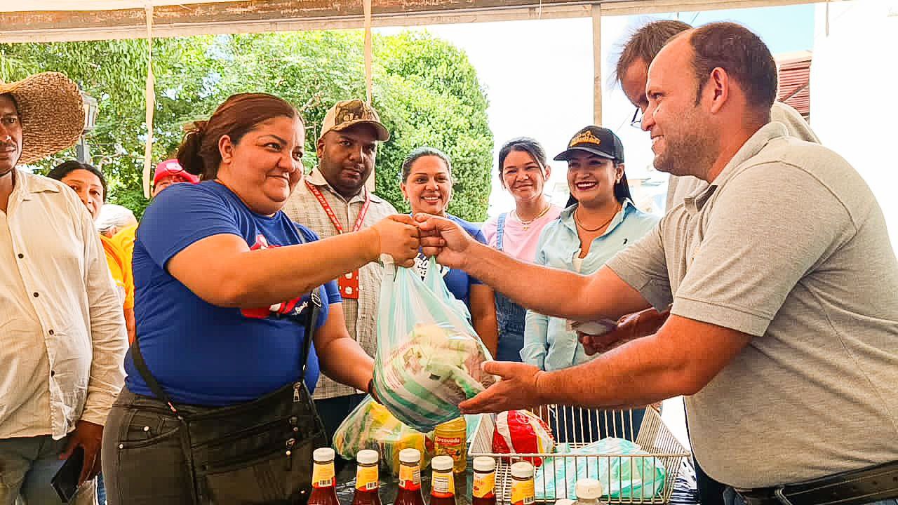 PDVAL .- Productora y Distribuidora Venezolana de Alimentos S.A.