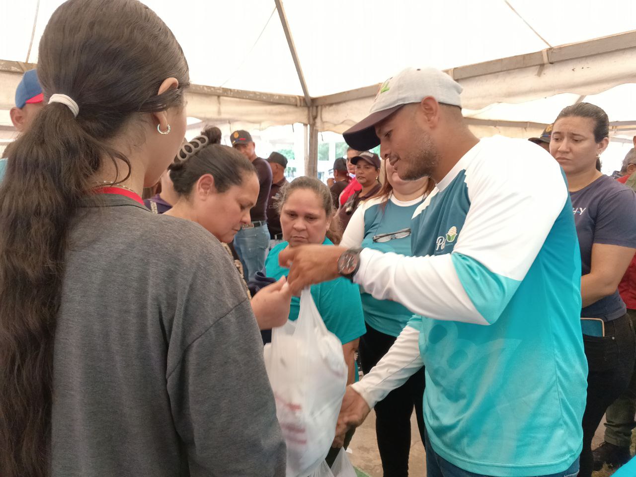 PDVAL .- Productora y Distribuidora Venezolana de Alimentos S.A.